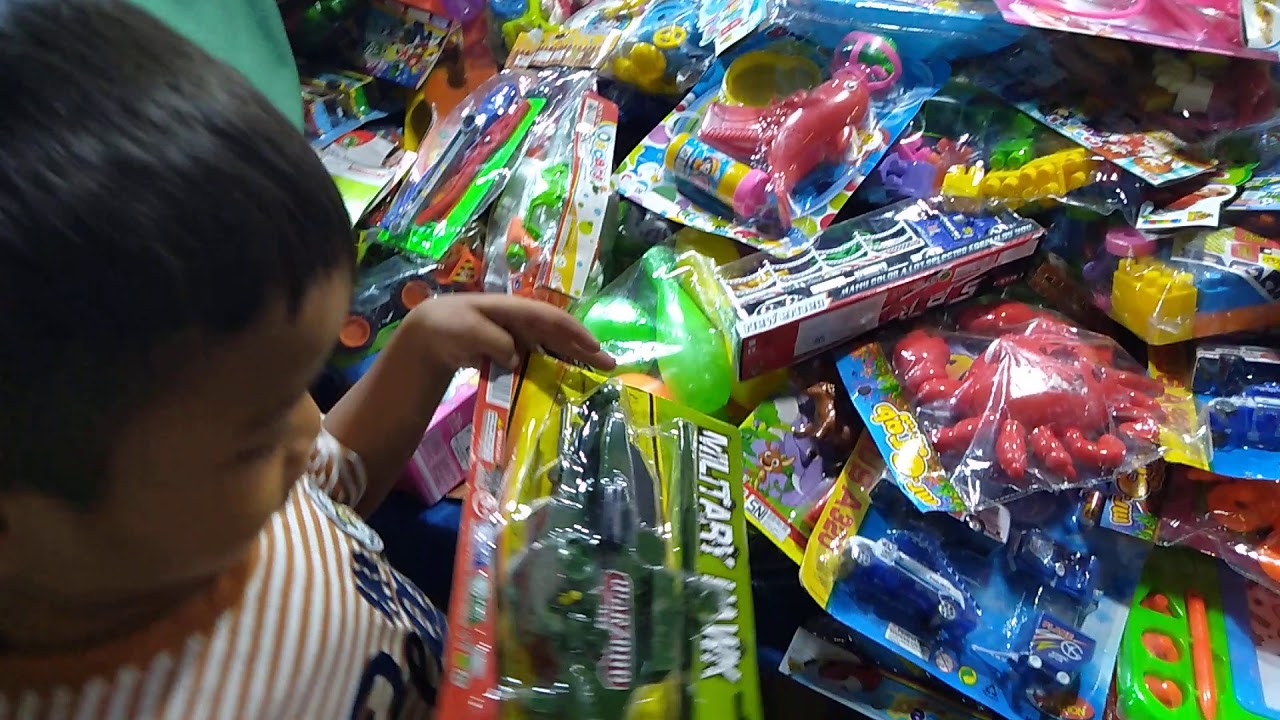 Cari mainan di pasar malam - YouTube