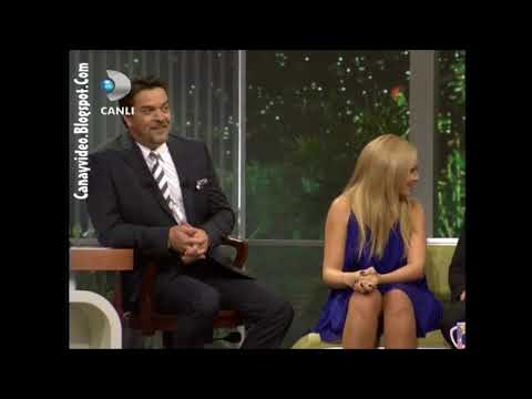 Hadise Mini Eteğiyle Frikik Usutune Frikik veriyor