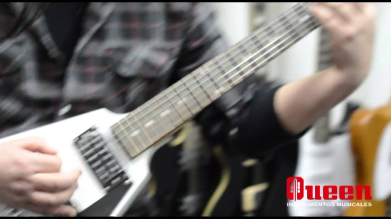 Guitarra Eléctrica Queen tipo Flying V - YouTube