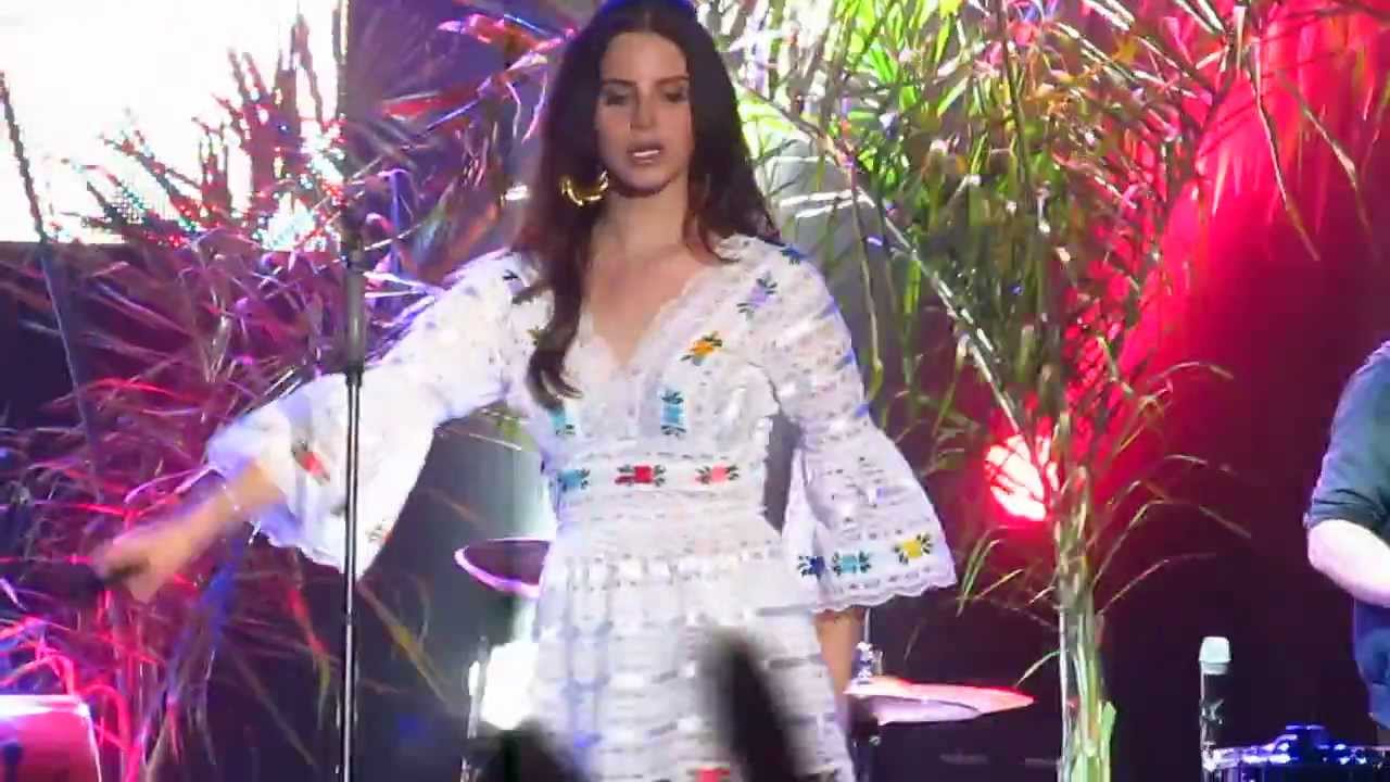 Lana Del Rey - National Anthem @Belo Horizonte, Chevrolet Hall 07.11.13 ...