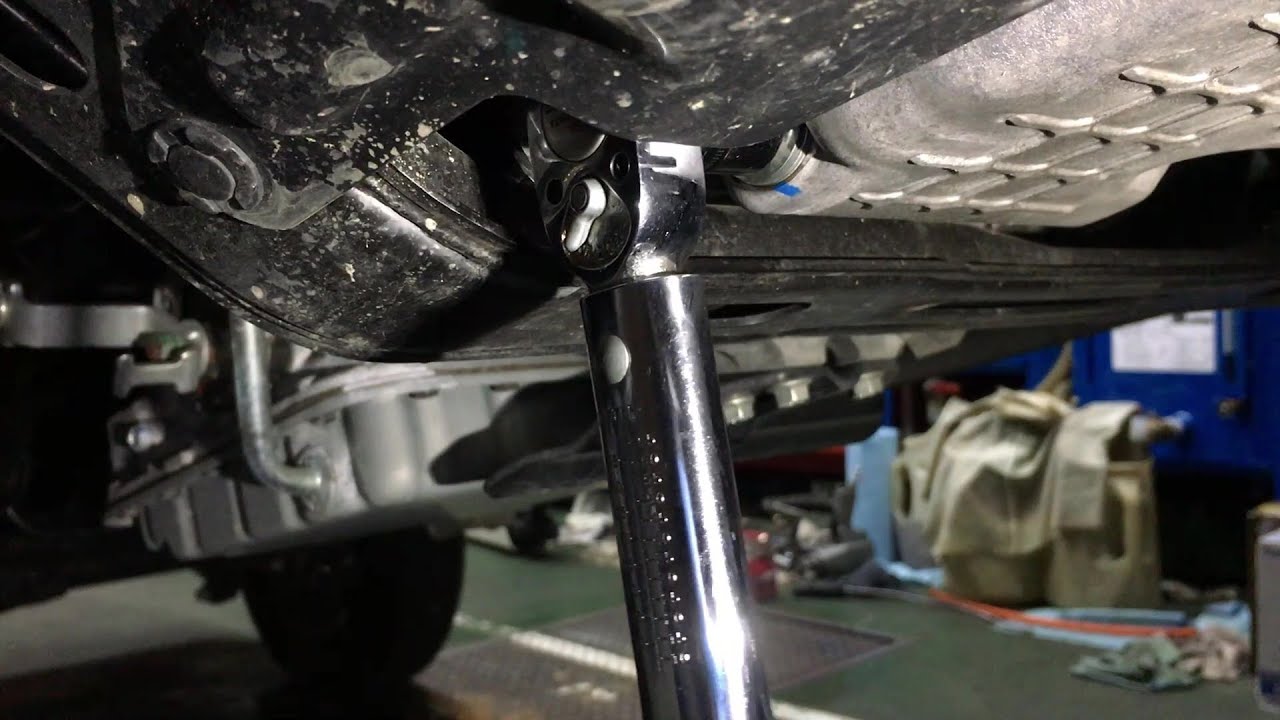 スズキ車 DA17 DA17V エブリイ エブリィ エンジンオイル 交換 オイルエレメント 交換 SUZUKI EVERY - YouTube