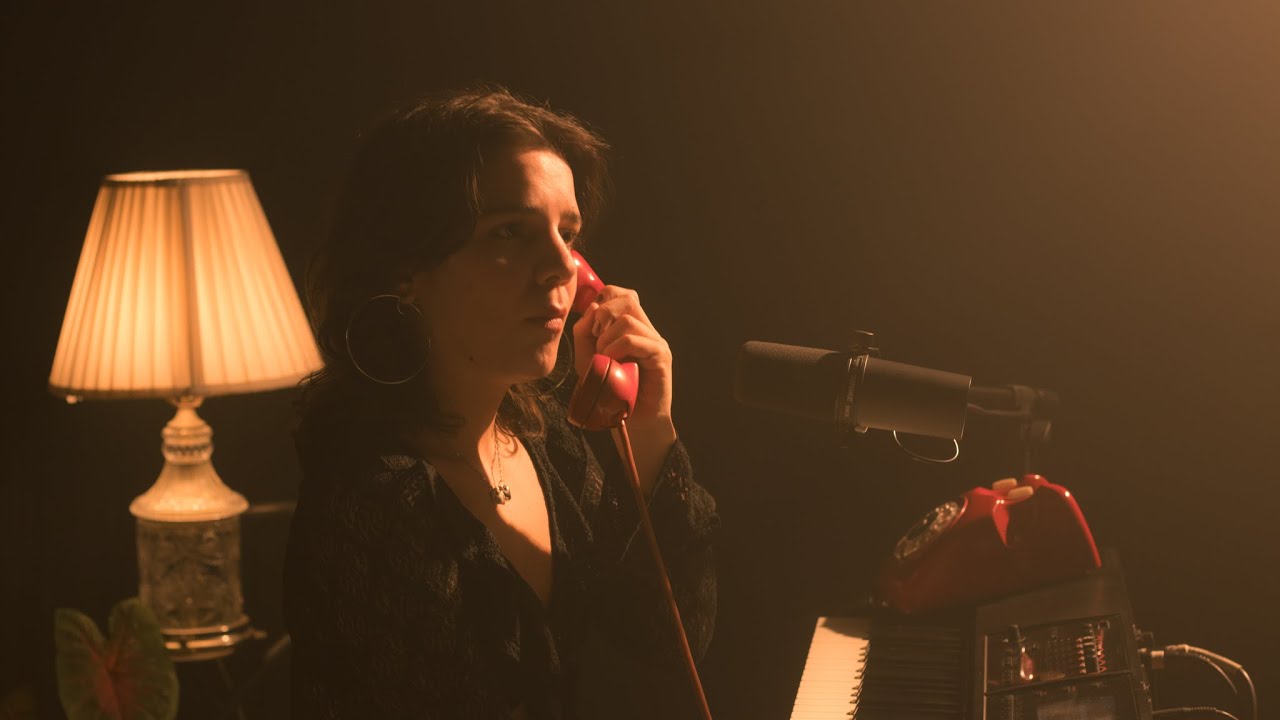 REVERSIONES | T1E1: CHLOÉ SILVA - YouTube