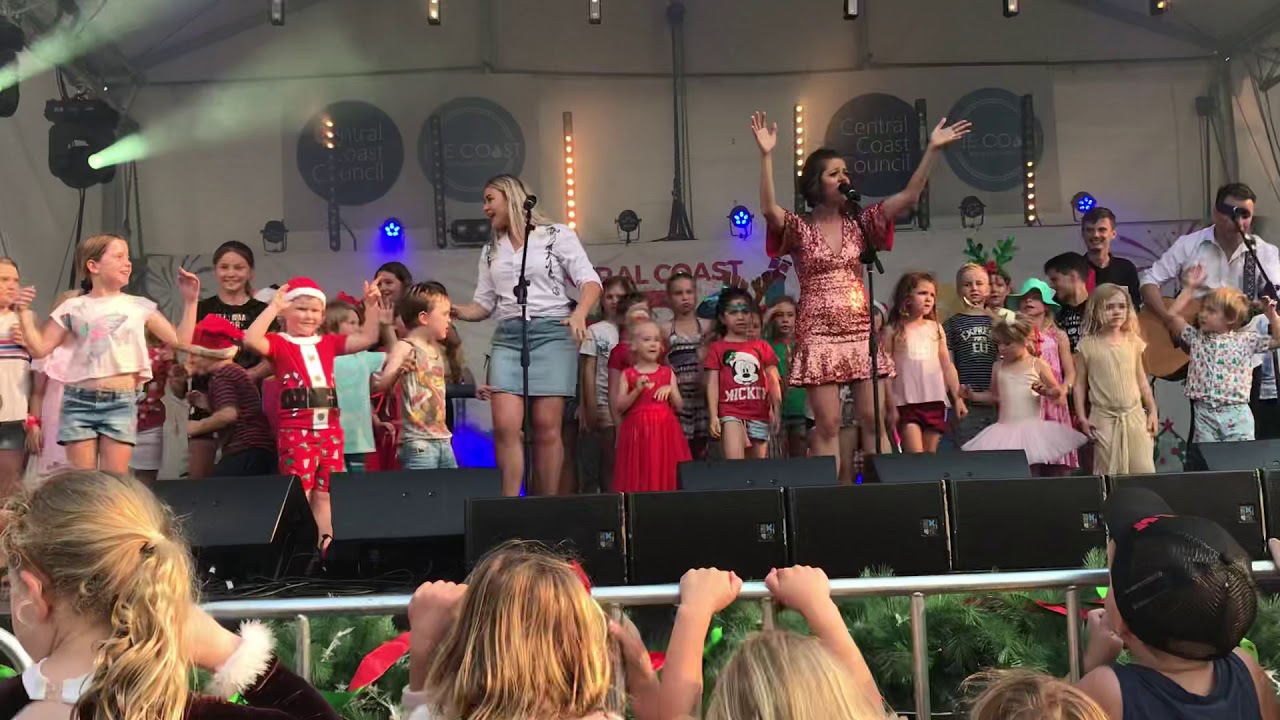 Coco sings on stage at Central Coast Carols - YouTube