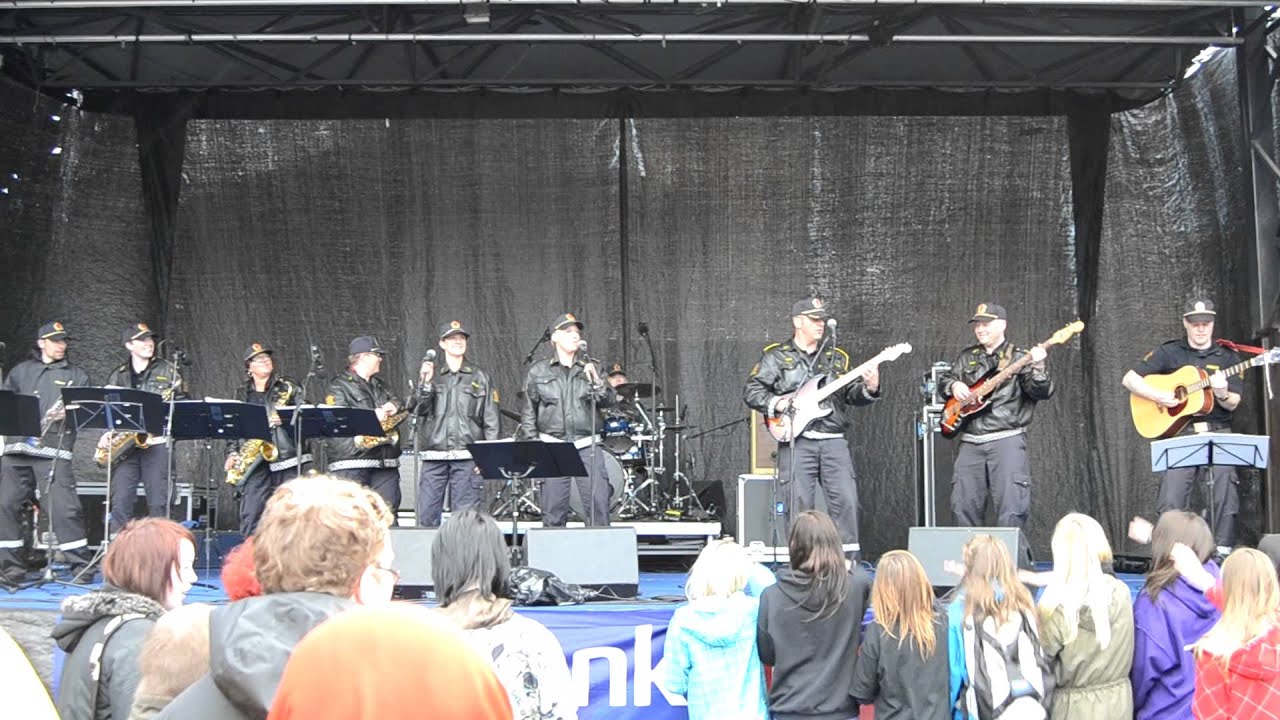 Trondheim Police Band - Splitter Pine (DumDum Boys cover) - YouTube