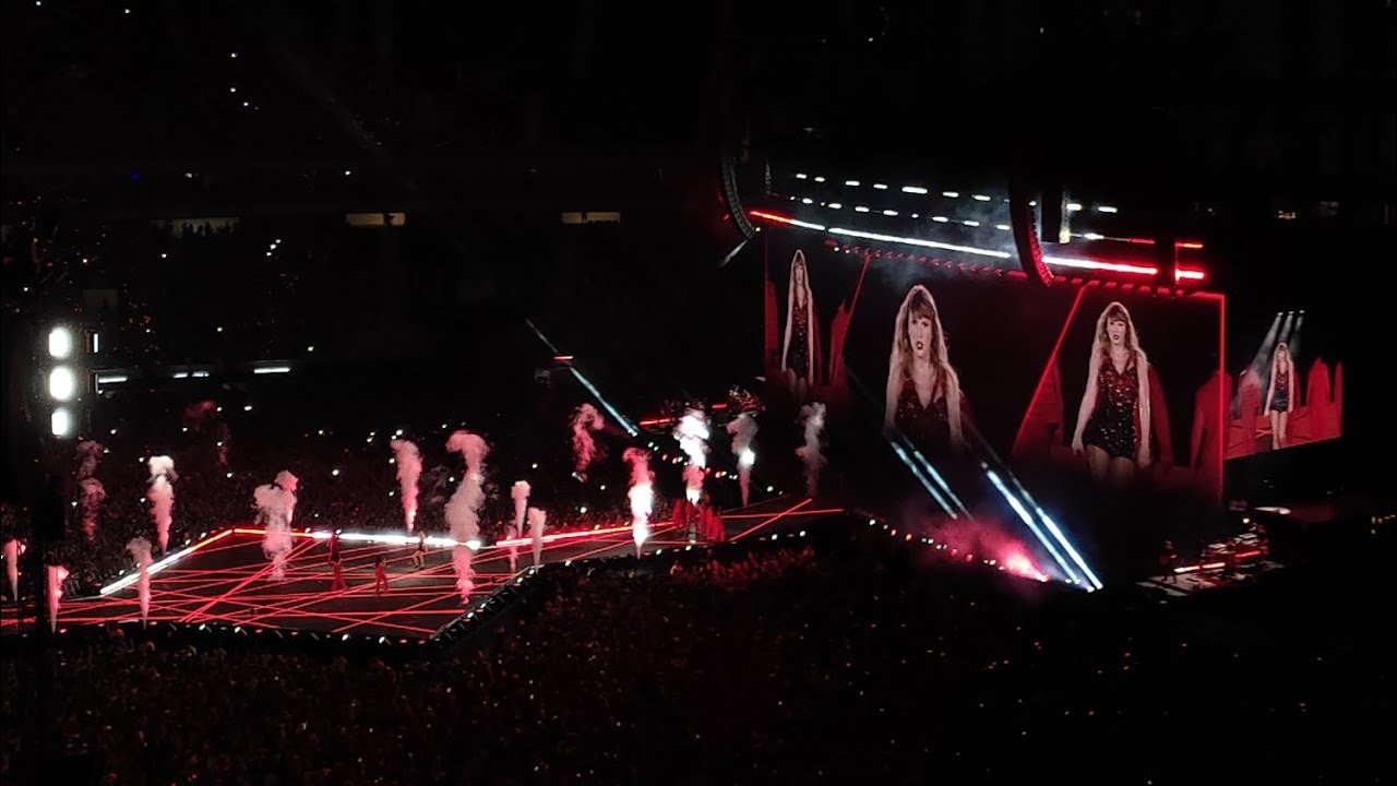 Taylor Swift - Rep intro + Ready for it?... - Live The Eras Tour (Rio ...