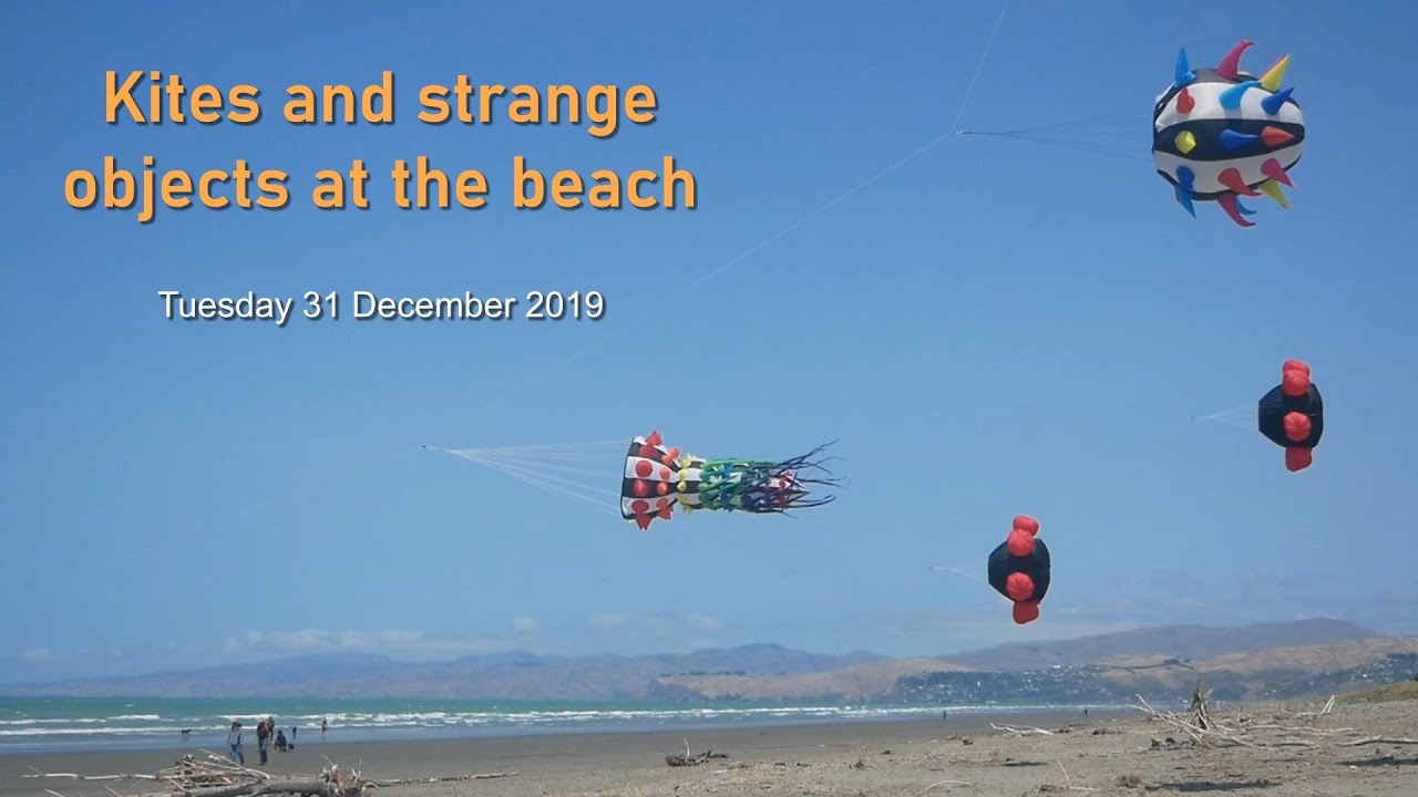Kites and strange objects fly on New Year's Eve - YouTube