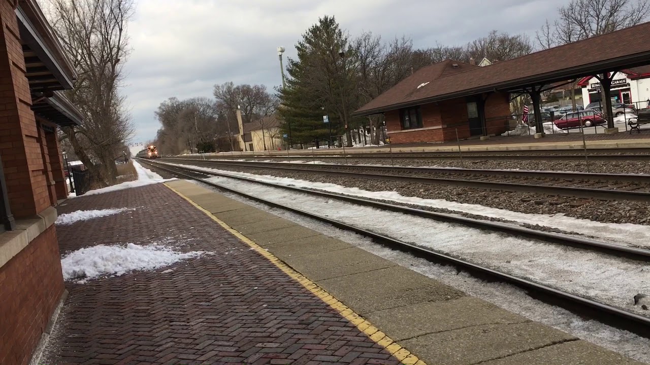 Inbound Metra 185 Express Passing Riverside IL - YouTube