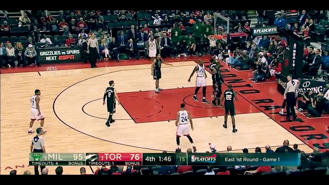 Giannis vicious block on Derozan - YouTube