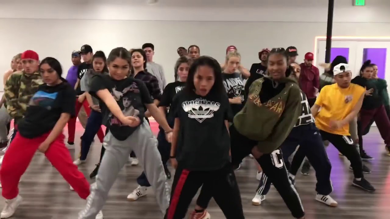 Alucinante coreografía de #baile cómo te llamas mami. Con Calma quiero ...