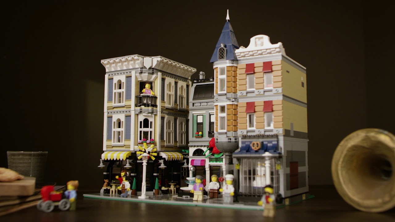 LEGO Creator Assembly Square - Creator Expert 10255 - YouTube