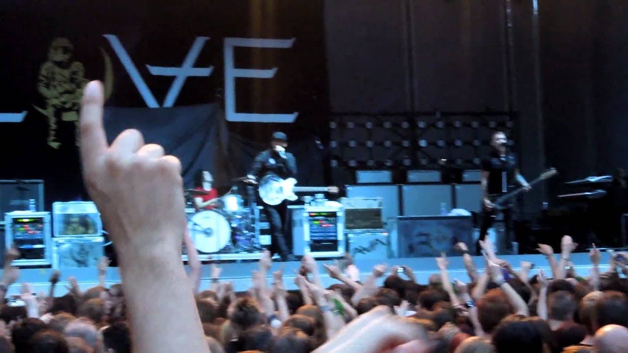 Angels and Airwaves - The war - live in Berlin, Germany (30.8.2012) HD ...