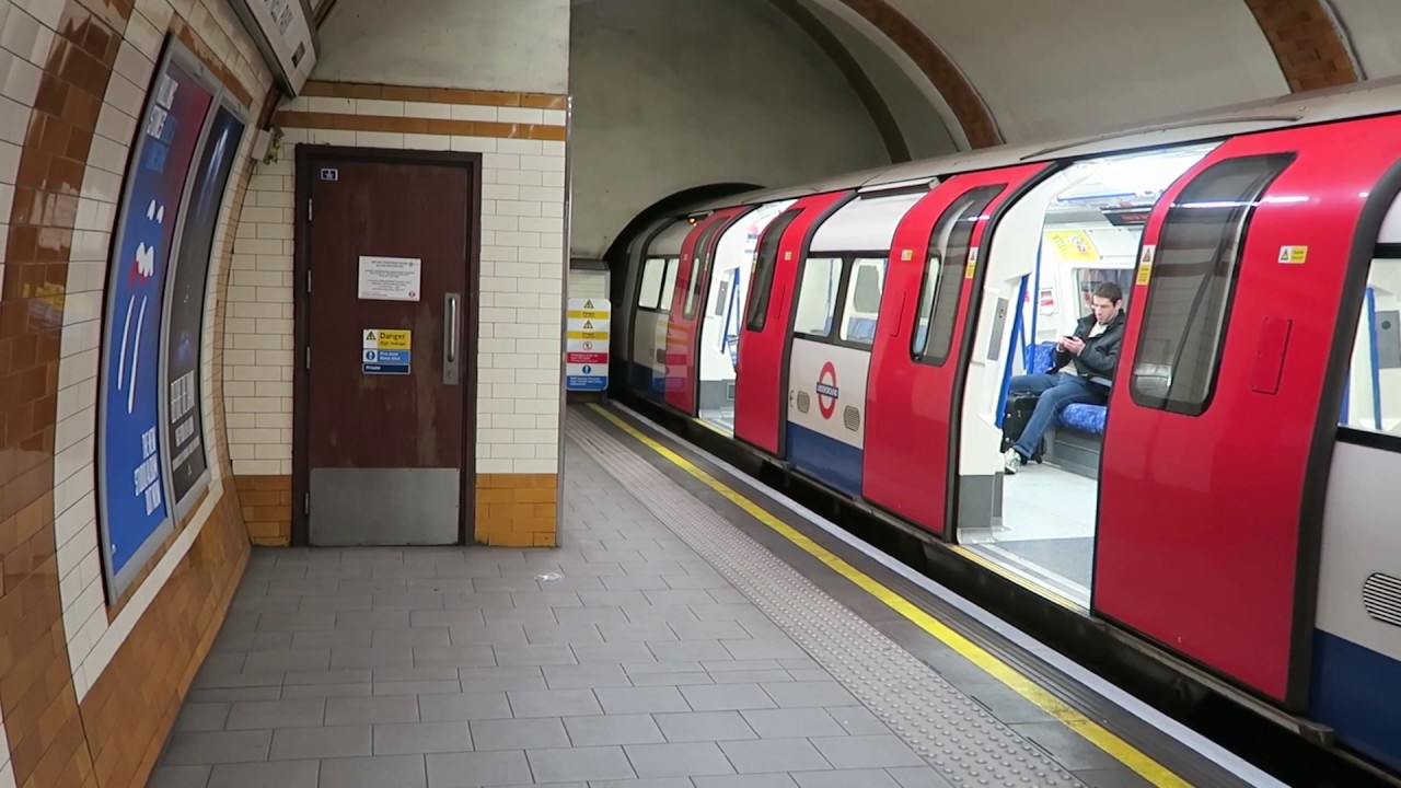 Northern Line Train At Tufnell Park 24 Dec 2016 - YouTube