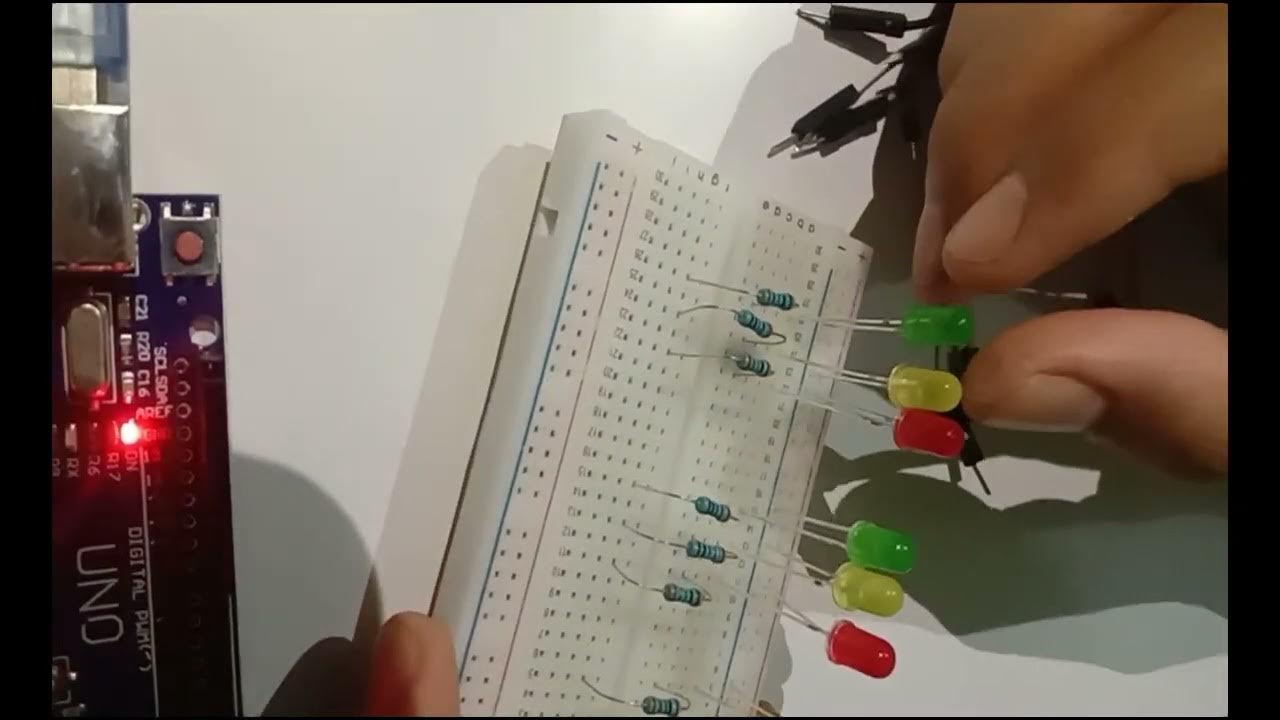 Project arduino uno TRAFFIC LIGHT - YouTube