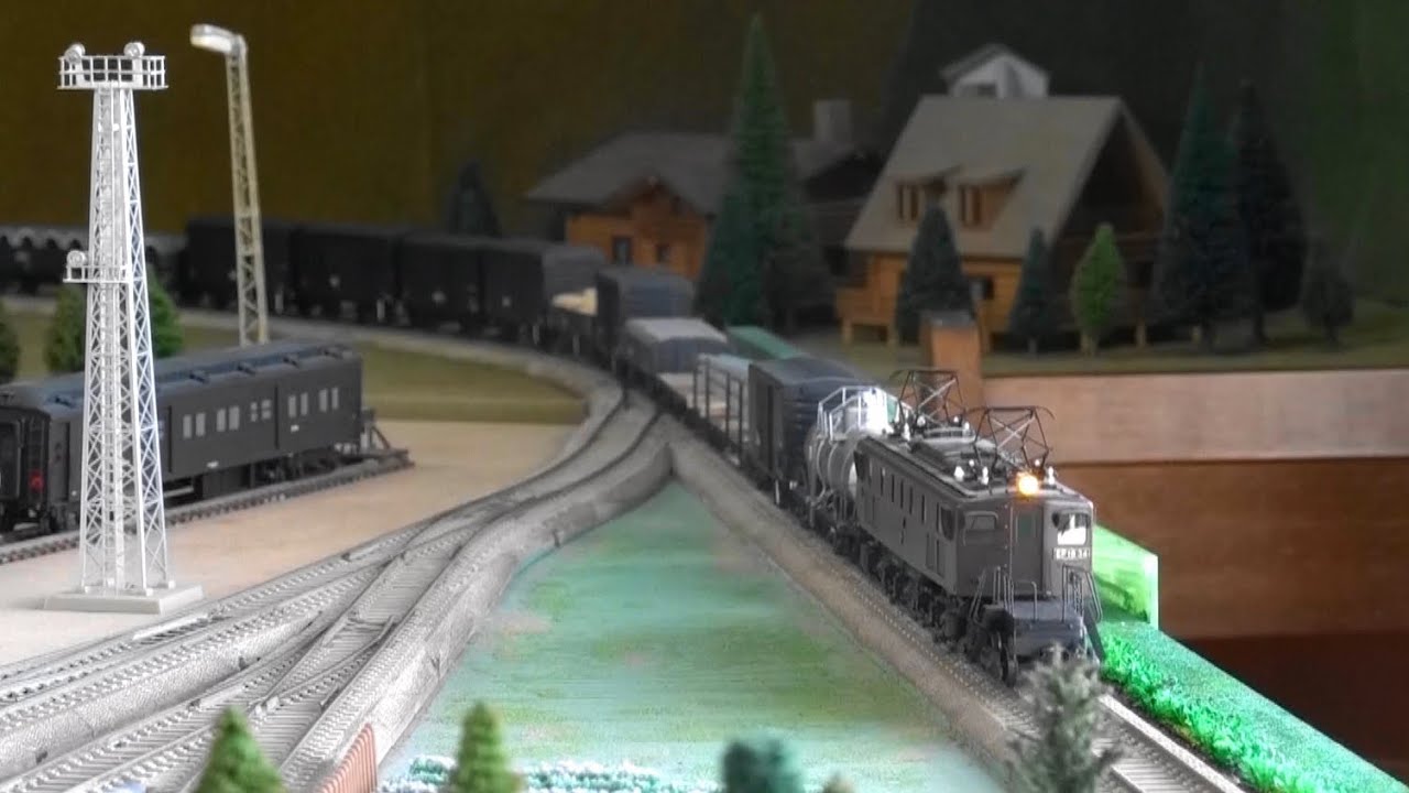 【16番(HO)】EF18牽引・貨物列車 - YouTube