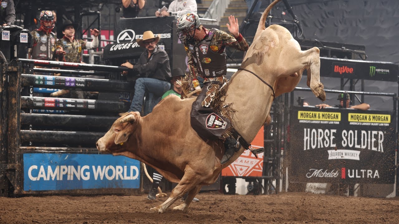 Maverick Smith rides Blonde Bomber for 89.25 Points - YouTube