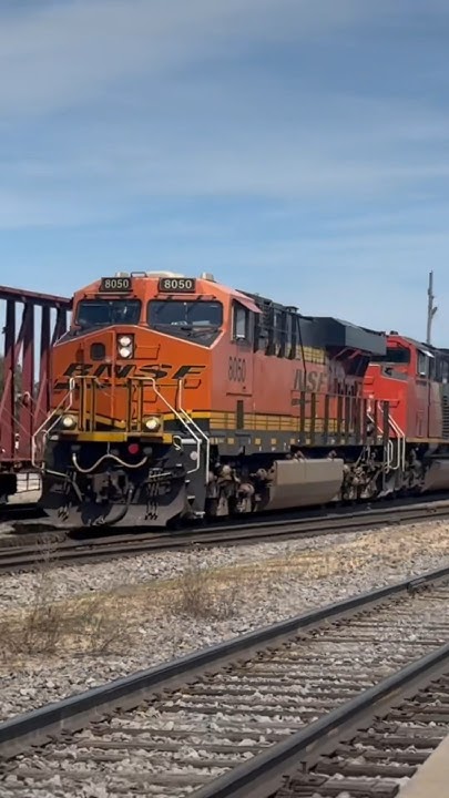 Boring CN ruins Eastbound BNSF Manifest at La Crosse, WI - YouTube