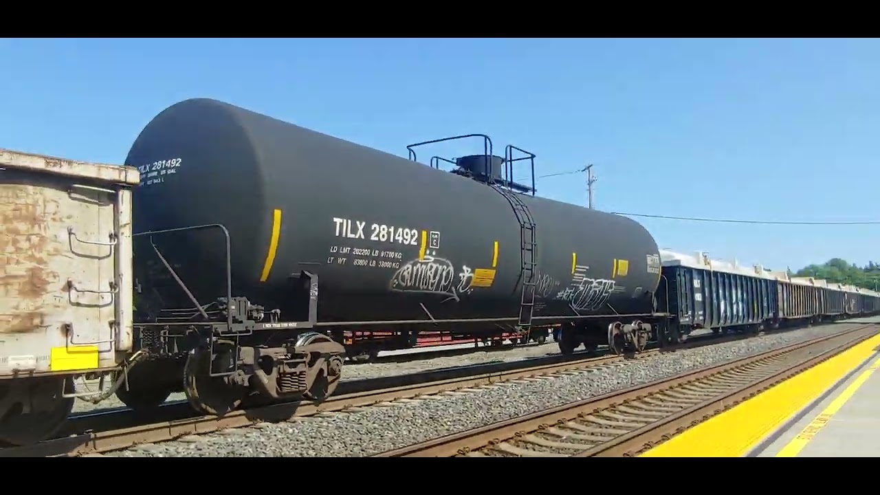 Very rare BNSF train - YouTube
