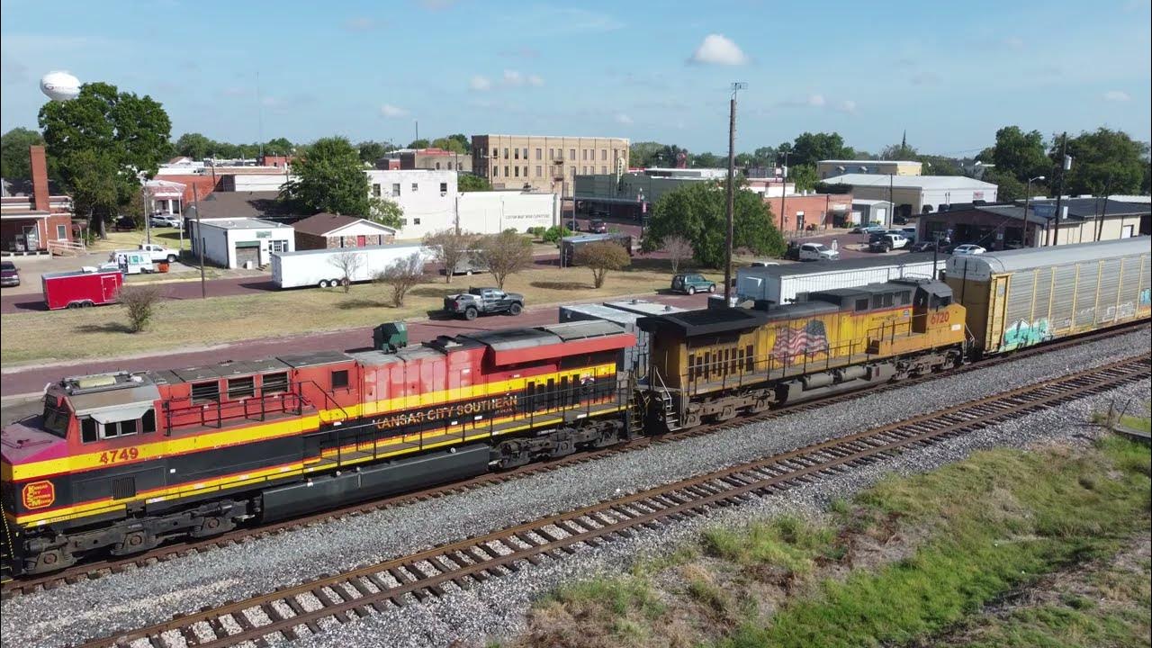 Southbound UP 2728/6720/KCS 4749, Mixed Freight Train, "Ennis Sub" Groesbeck, TX, 8-15-2022 ...