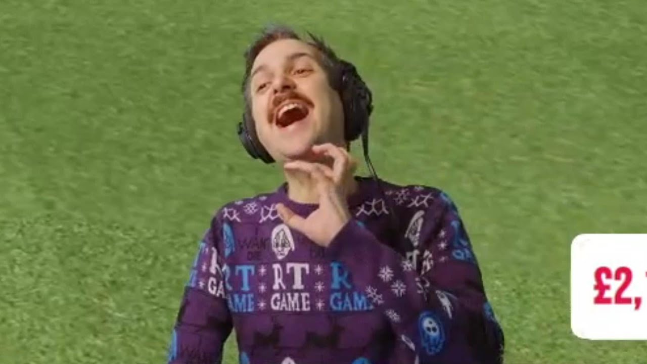 Lewis loses his mind after Briony's shocking miss - YouTube
