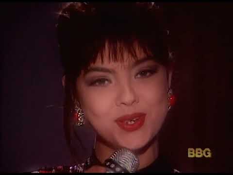 Ebru Gündeş - Potpori (Yüce Dağ Başında & Menekşe Kokulu Yarim)