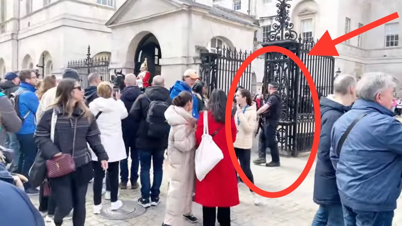 Armed Police CLEAR WAY for the King’s Guards (The King’s Guard) - YouTube