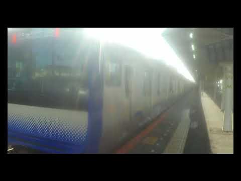 【JR横須賀線】 E235系1000番台F-16編成 普通 久里浜行き 鎌倉発着 - YouTube