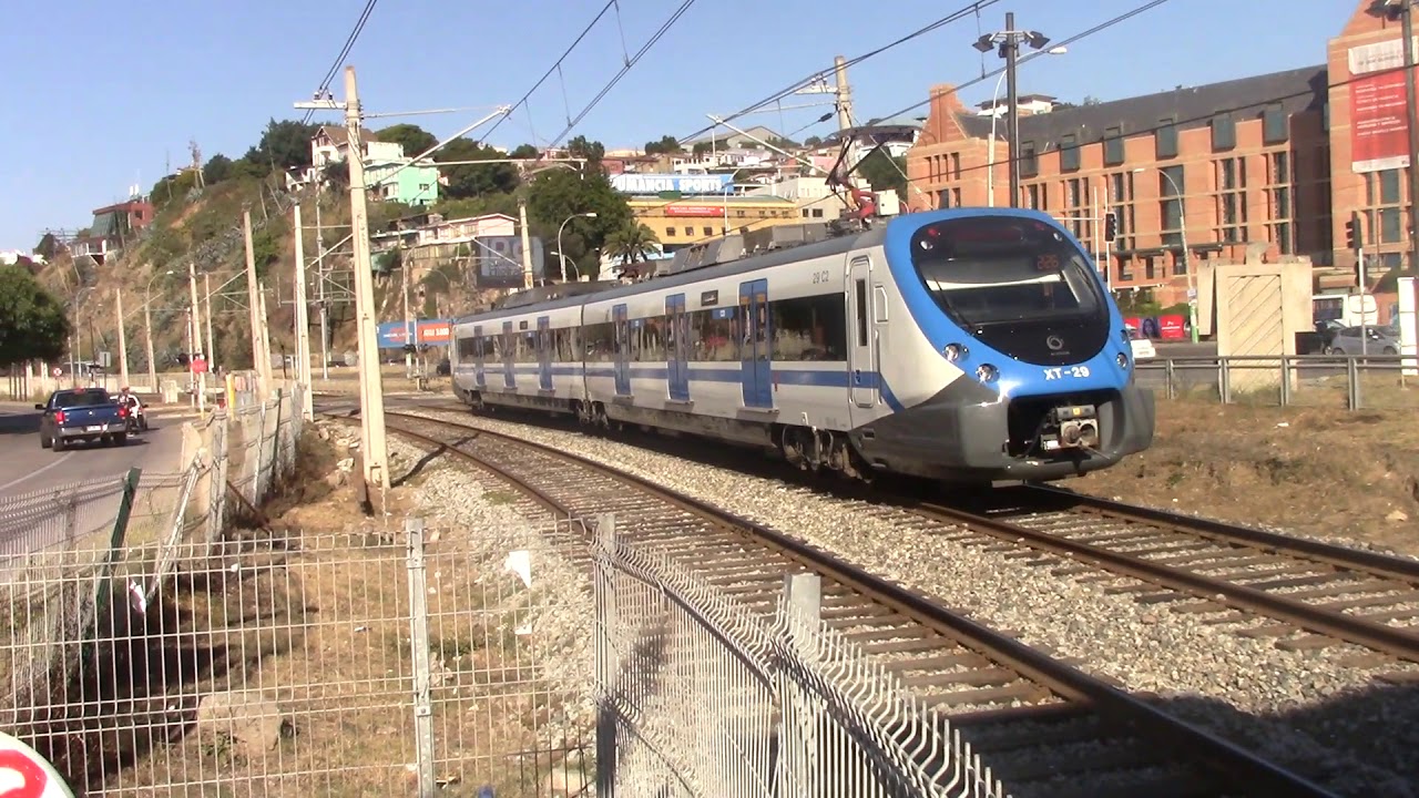 Tren X-trapolis modular por Estacion Portales Valparaiso - YouTube