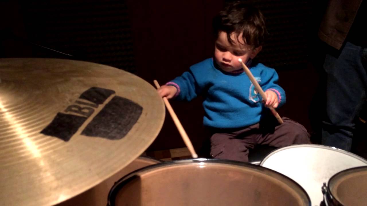1 year old baby drummer - Juan Rafa - YouTube