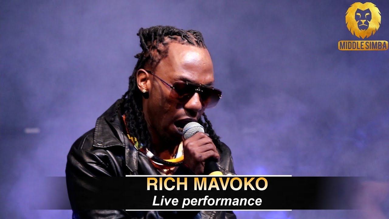 VIDEO:RICH MAVOKO akiimba live nyimbo zinazopatikana kwenye minitape ...