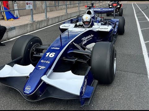 Driving a 2007 Williams FW29 F1 car yourself - YouTube