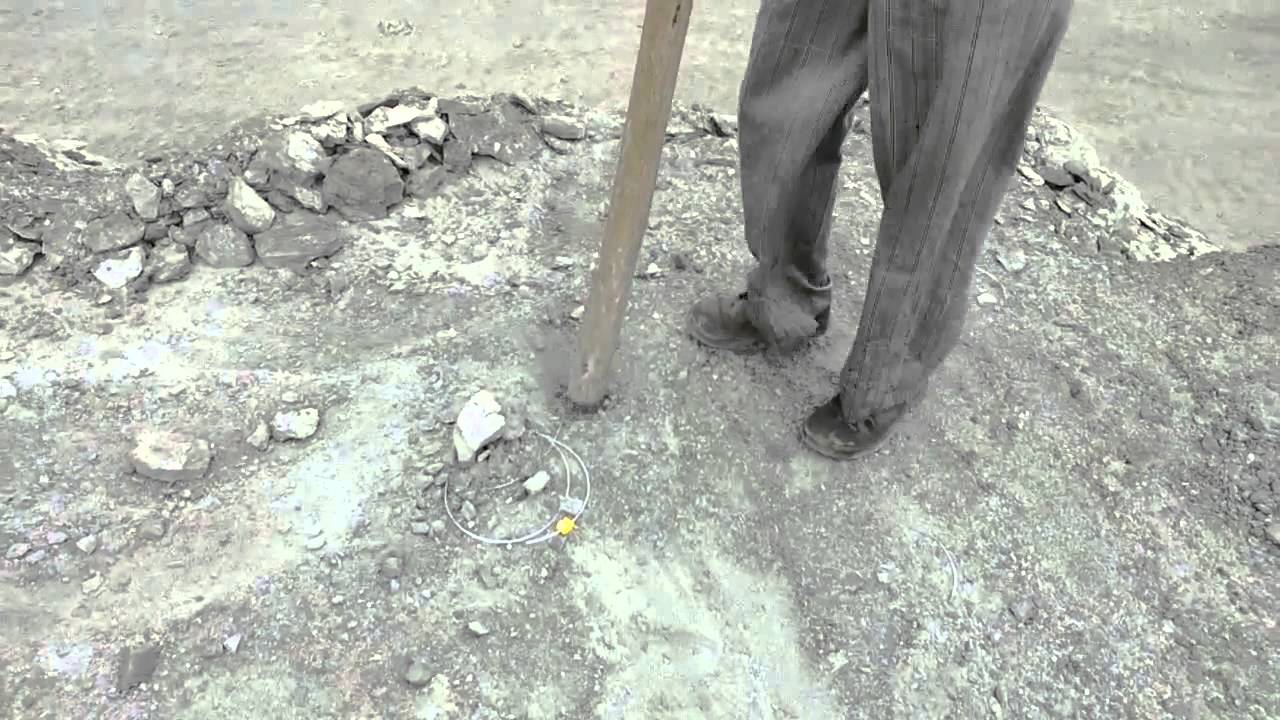 Explosive ANFO put into drilling hole = Blasting - YouTube