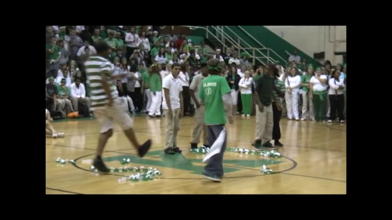 White boy can dance - YouTube
