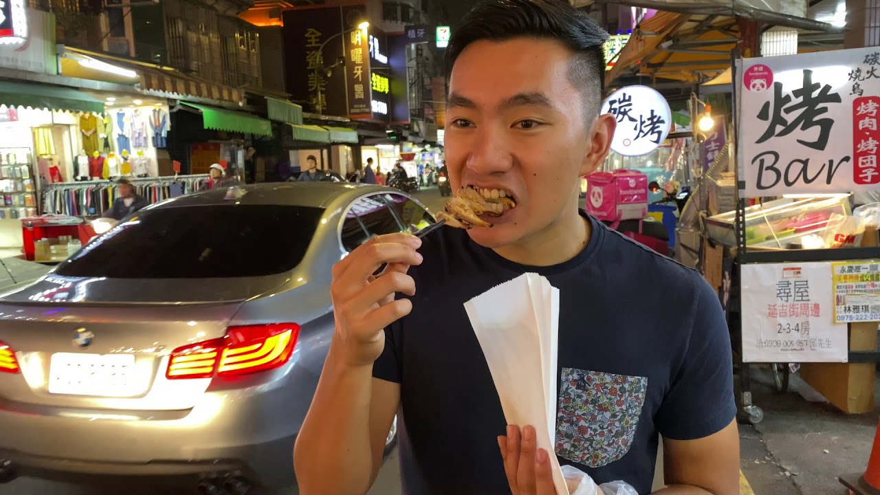A quick tour of the Tu Cheng Night Market - YouTube