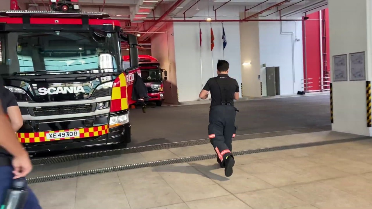 BRAND NEW PUMP LADDER! - [TURNOUT] SCDF PL241 LF241 (LF5G) FB241 - YouTube