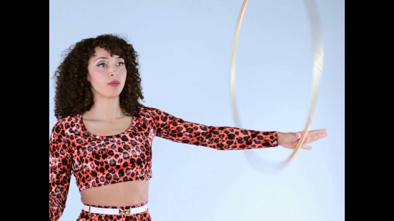 HOW TO HOOP ON YOUR HANDS AND WAIST TUTORIAL - YouTube