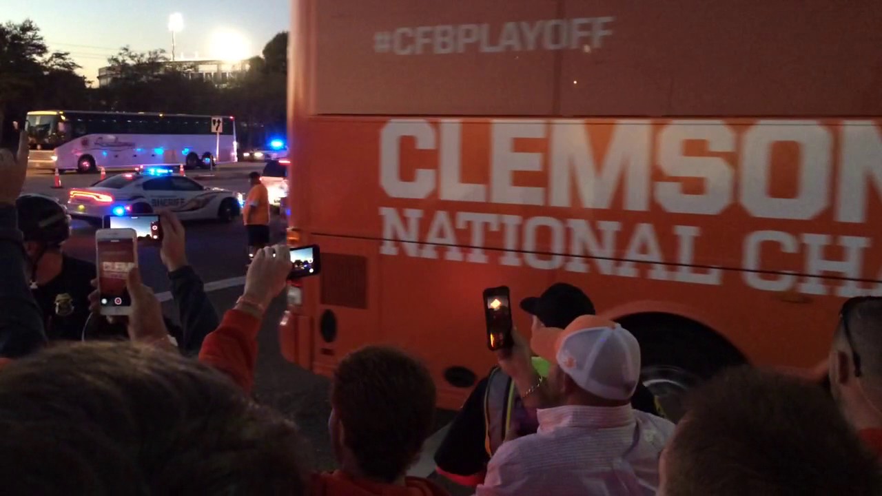 National Championship Clemson team buses - YouTube