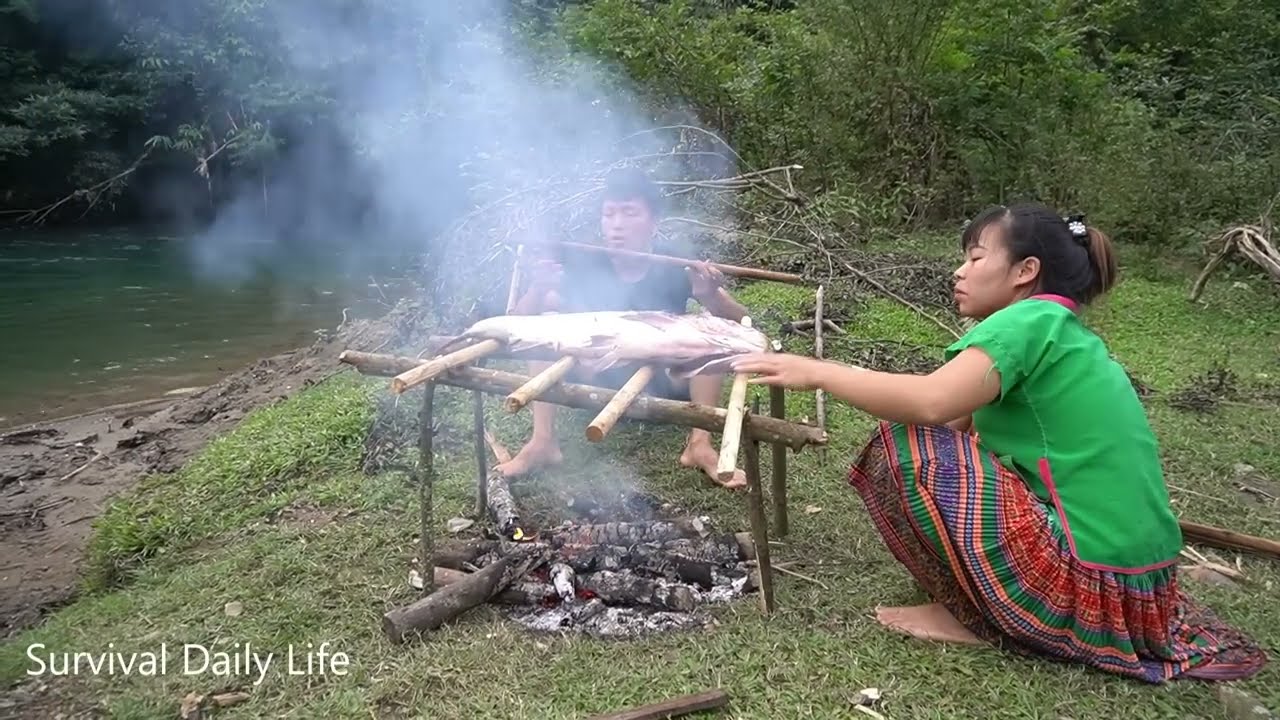 Wild Fishing Exciting - Primitive Cooking Big Fish Belly Many Eggs and ...