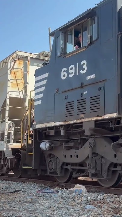 NS 6913 SD60E leads a local train west on the cedartown district in Newnan, Ga!! - YouTube