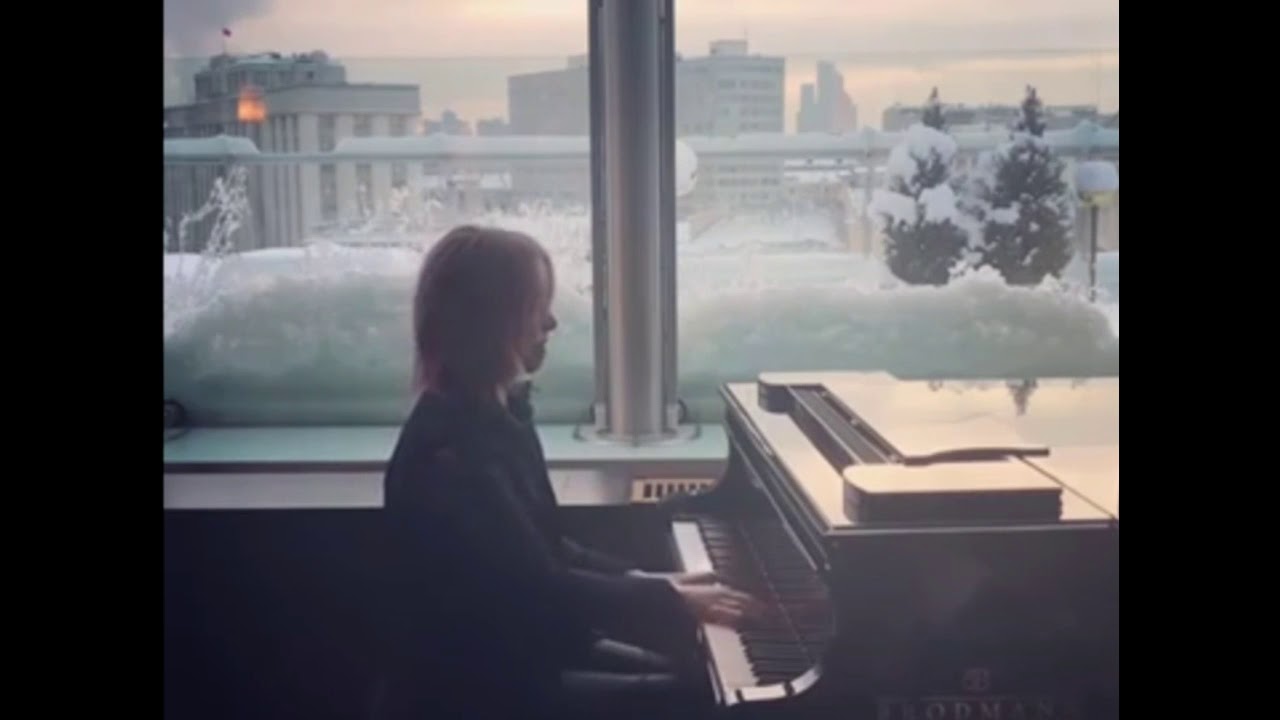 Yoshiki (X Japan) - Bohemian Rhapsody cover - YouTube
