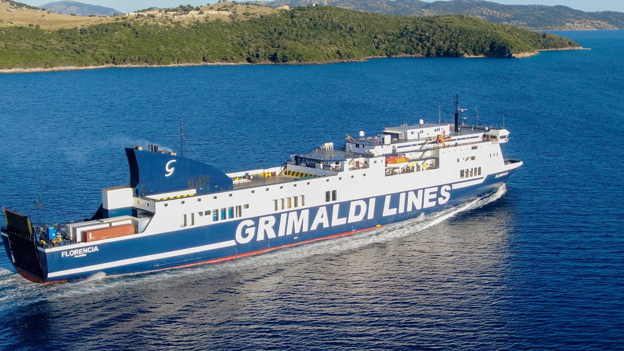 Ship Chasing - Grimaldi lines - YouTube