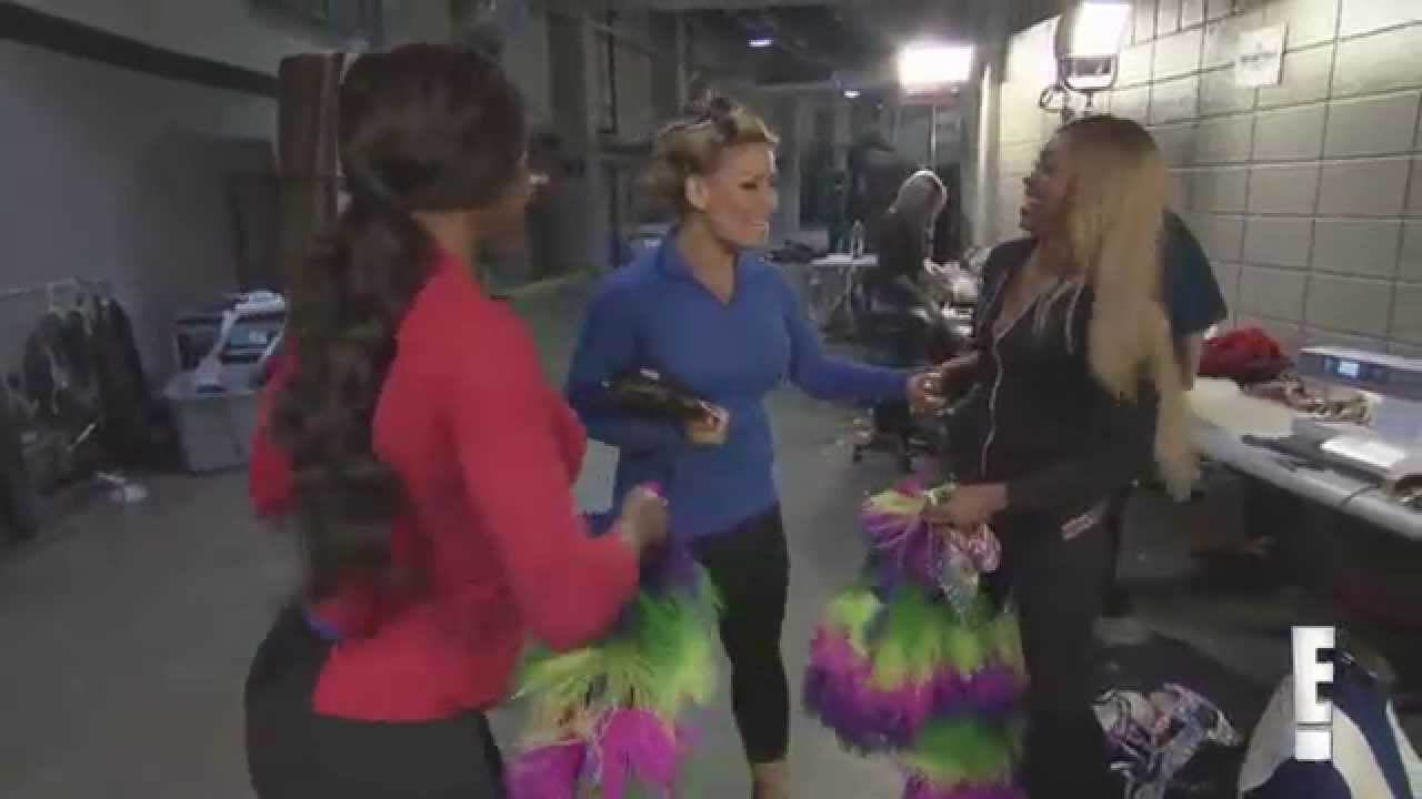Funkadactyls Get Funky for WrestleMania - Total Divas Bonus Clip - YouTube