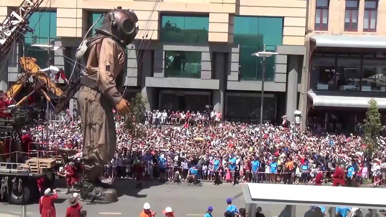 Day 2. The Giants. Diver Giant in Perth. Royal de Luxe. Perth ...