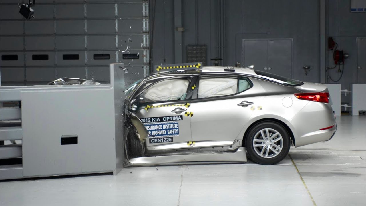 2012 Kia Optima small overlap test - YouTube