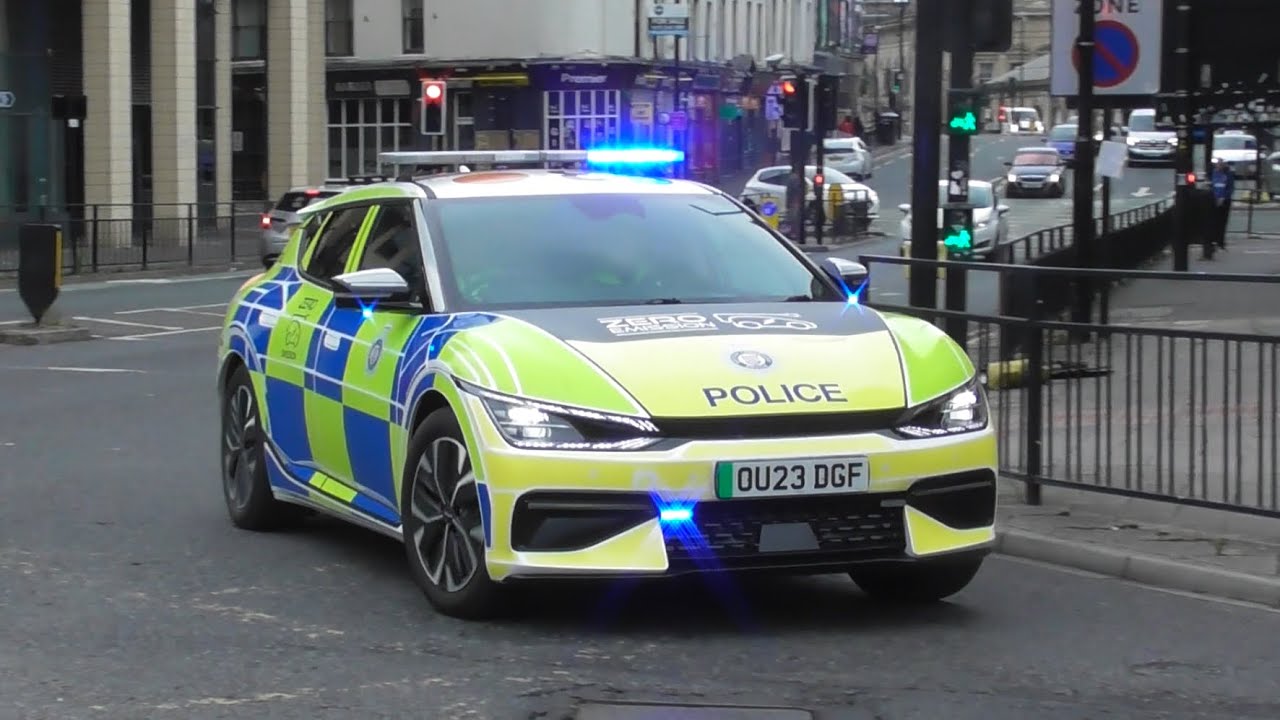 British Transport Police Kia Ev6 IRV Responding - YouTube