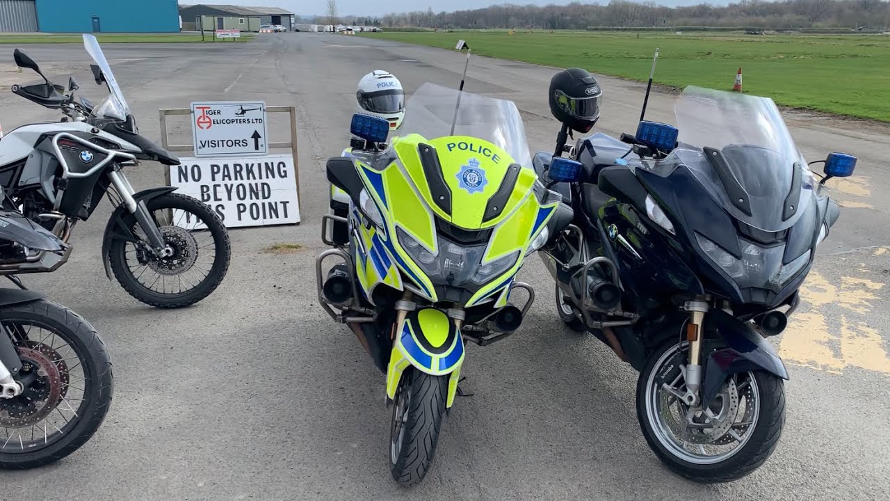 POLICE BIKES x3 🔵🔵🔵 BMW R 1250 GS 🏍️🏍️🏍️ 2x BMW R 1250 RT @redfox111 👀🚶 ...