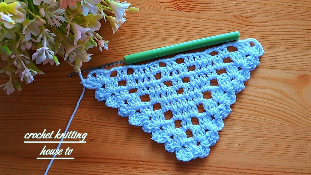 parfait👍châle triangle super joli et élégant vous allez l'appliquer ...