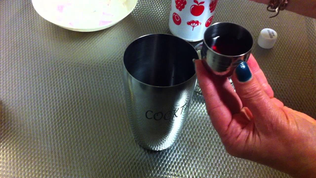 How to mix a Tequila Sunrise / Mixing the Tequila Sunrise - YouTube