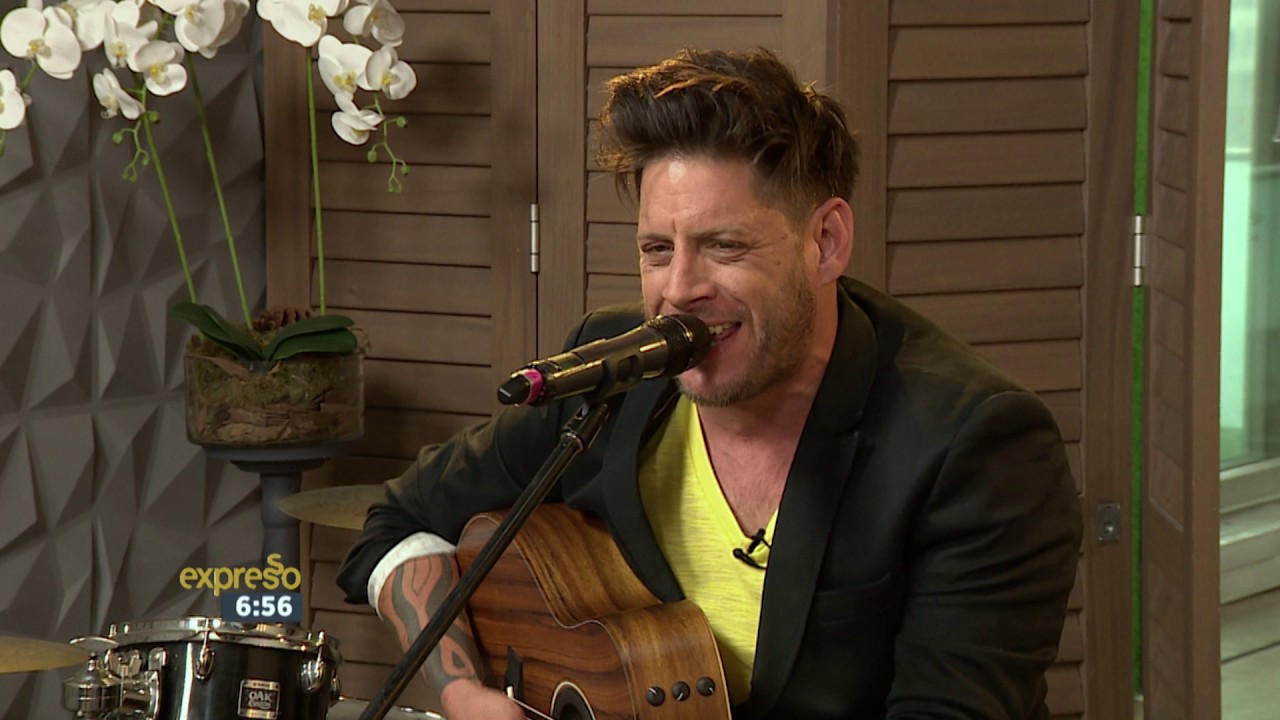 Gavin Edwards performs "Say Something" LIVE! - YouTube