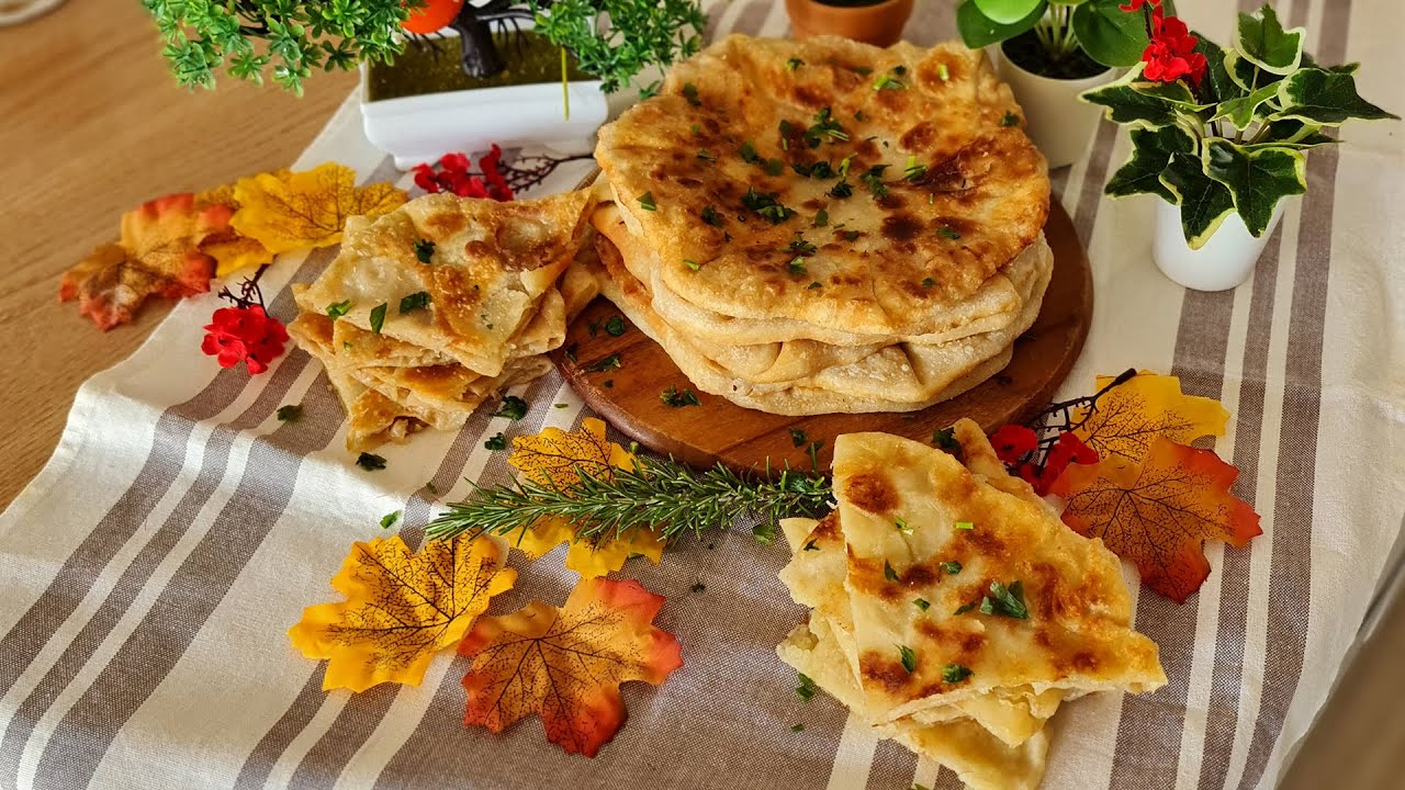"Placinta" Ricetta tradizionale moldava con ripieno di patate e ...