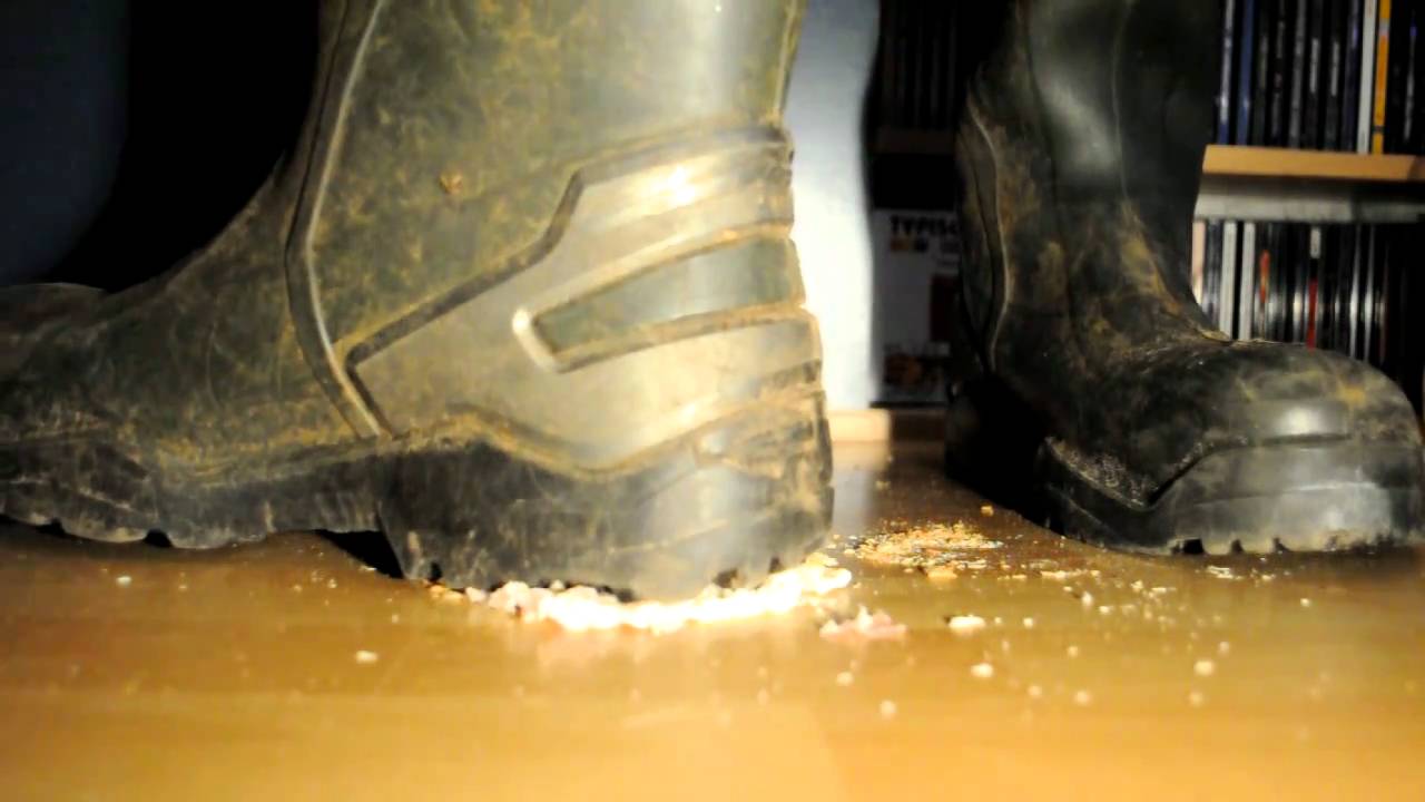 Stomping bread with Havea Purofort - YouTube